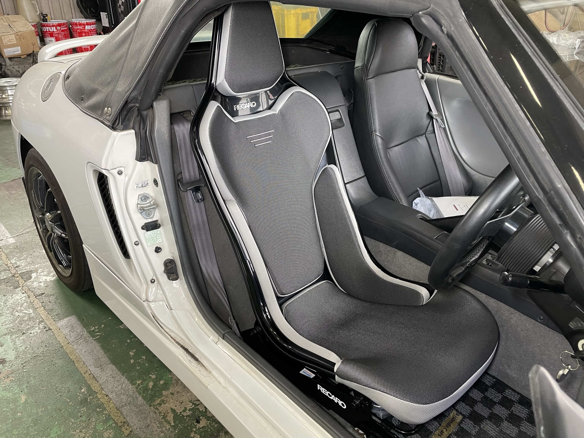 究極のエルゴノミクスシート！「RECARO RCS」ですが、ビートの運転席・助手席への装着が叶いました。(^^)/ | イソマサオート 軽カー ...